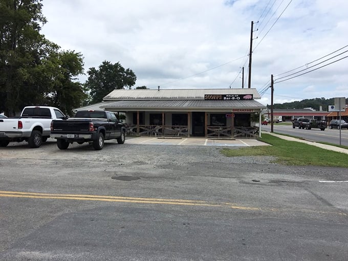 Blink and you might miss it, but your nose won't! Scott's tiny window is a portal to smoky barbecue bliss.