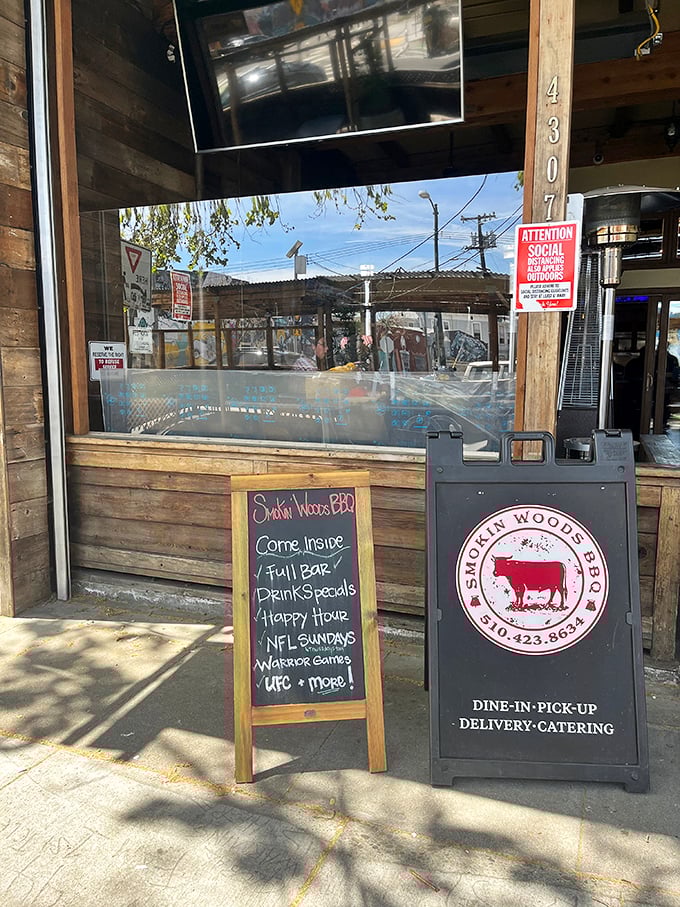 Urban jungle meets flavor safari! Smokin' Woods turns Oakland into a meat lover's playground.