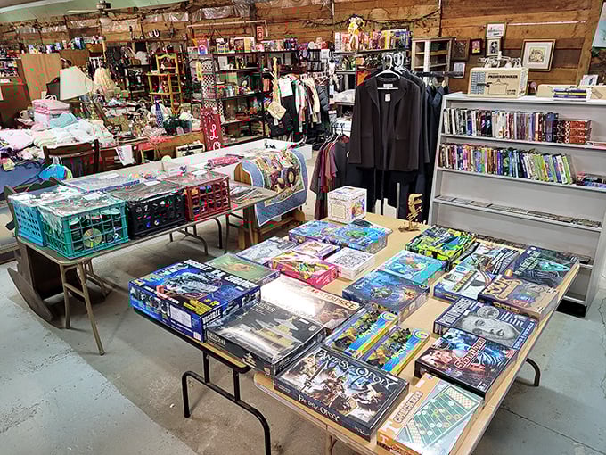 Books, baubles, and bygone treasures galore! The Southern Kentucky Flea Market is where "one man's trash" becomes everyone's treasure.