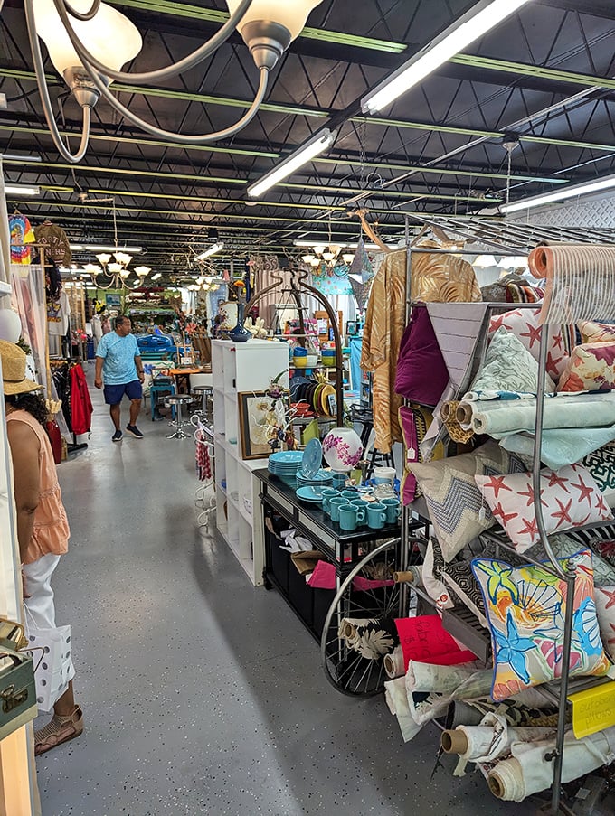 It's like Etsy came to life and threw a party! This vibrant marketplace is a kaleidoscope of local art, vintage finds, and quirky treasures you didn't know you needed.