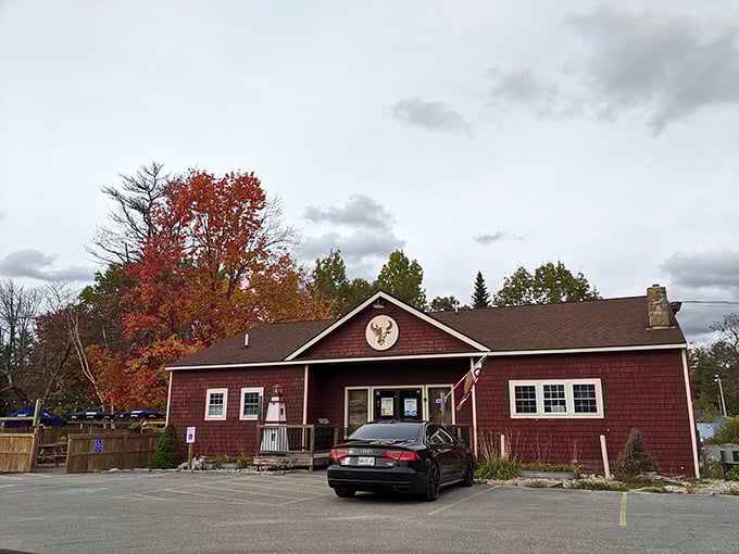 Lakeside dining never looked so good! The Galley serves up burgers that could make a fish jump out of the water.