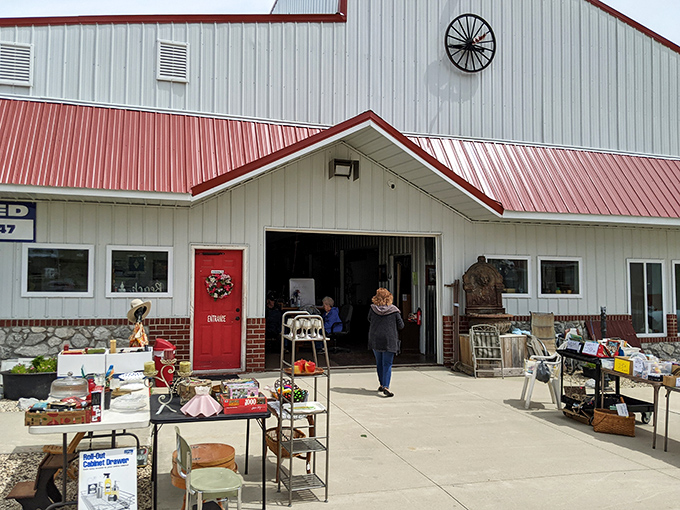 Climate-controlled antiquing? Yes, please! The Shops Above The Wapsi is where comfort meets curiosity in a delightful dance of discovery.