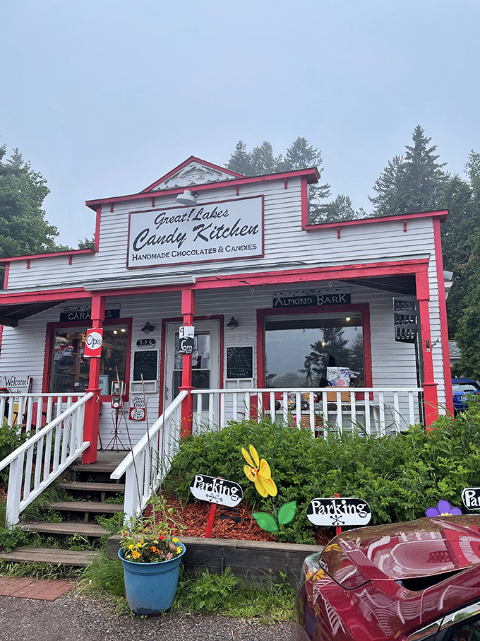 Handmade chocolates with a view? This North Shore gem is serving up sweetness with a side of scenery.