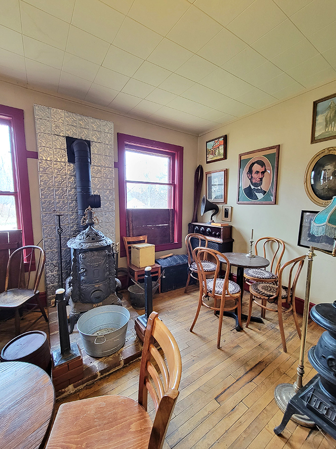 Cozy corner alert! This isn't just a dining area; it's a time machine where Lincoln watches over your lunch date with history.