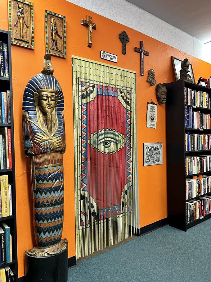 King Tut called, he wants his decor back. This Egyptian-inspired nook is where history and mystery share a cup of tea.