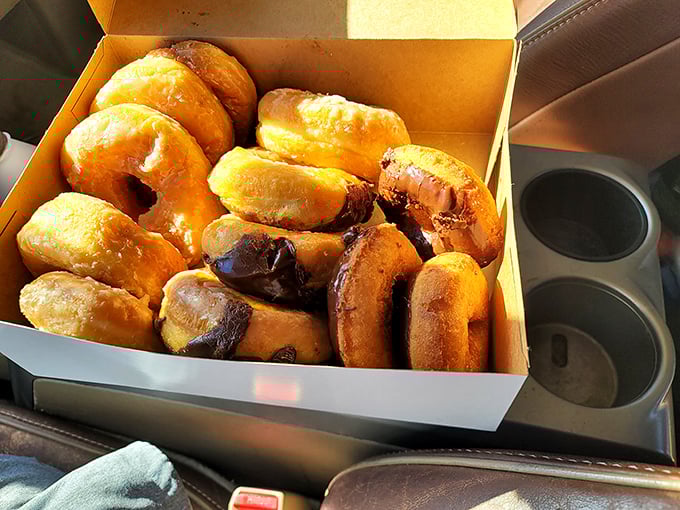Donuts on the run! This to-go box is like a portable party, ready to make you the hero of any office meeting.