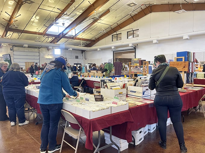 Bargain-hunting in action! Watch as everyday folks transform into seasoned negotiators and curio connoisseurs.