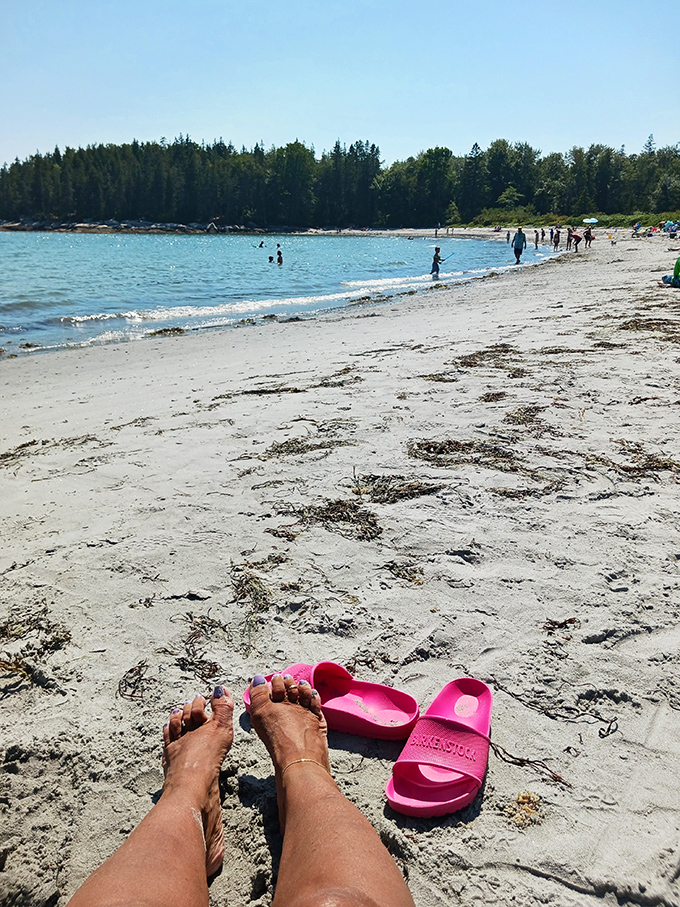 Beach day bliss! Nothing says "I'm on vacation" quite like wiggling your toes in the sand and letting the waves wash your worries away.