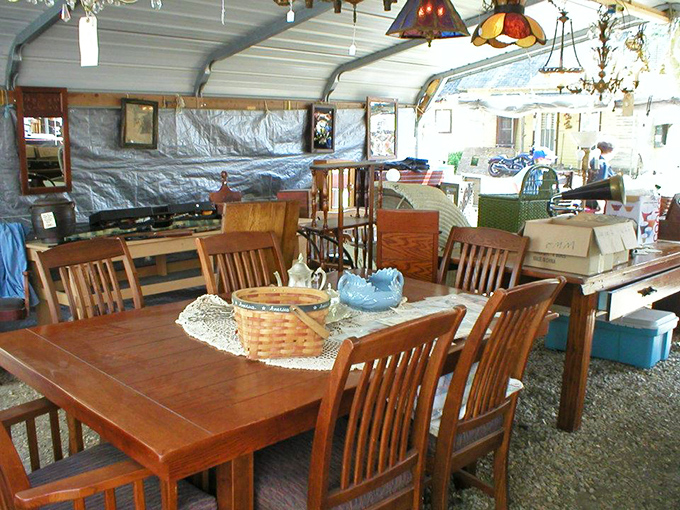 Gather 'round, folks! This dining set's seen more family dinners than a Thanksgiving turkey has feathers.