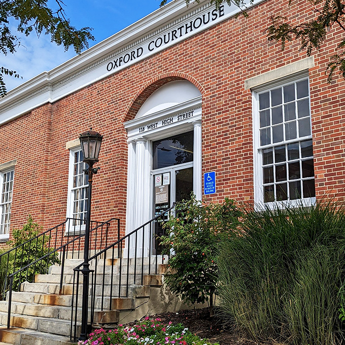 Justice never looked so charming! The Oxford Courthouse could easily moonlight as a quaint bed and breakfast if it ever tires of the legal life.