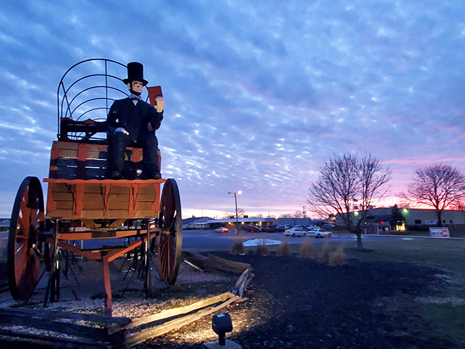 Even under cover of darkness, this larger-than-life Lincoln looms large. Night owl or early bird, Honest Abe's always burning the midnight oil.
