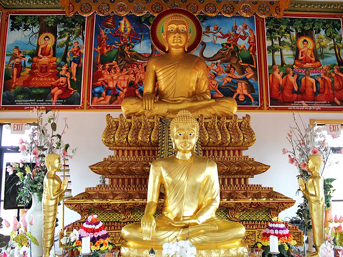 Golden Buddhas and vibrant murals &ndash; this altar is giving even the fanciest Vegas hotels a run for their money!