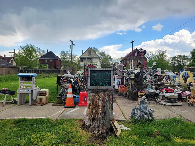 Who says you can't take it with you? This mobile art gallery proves beauty is in the eye of the beholder&mdash;and on wheels.
