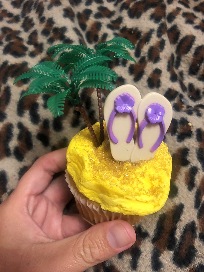 A tropical vacation in cupcake form! This little slice of paradise proves you can have your beach and eat it too.