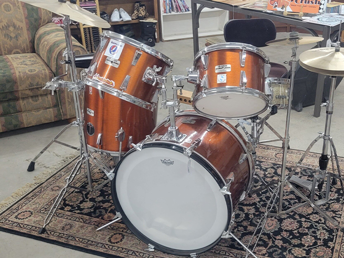 Rock 'n' roll time machine! This drum set is ready to lay down beats from the British Invasion to Woodstock.