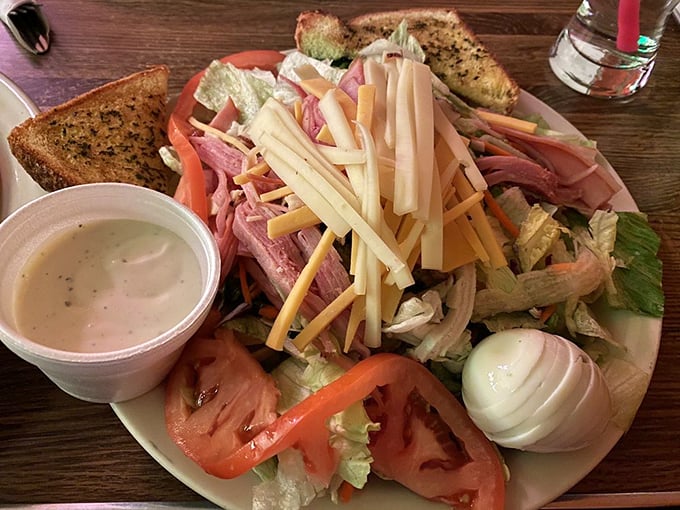 Who says you can't make friends with salad? This colorful plate is like a party for your taste buds.