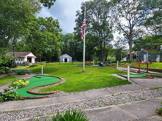 Anchors aweigh on the mini-links! Navigate lighthouses and lobster traps without the risk of seasickness.