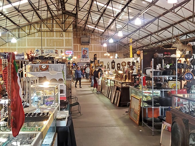 Flowood Antique Flea Market: Step into a time machine of style! It's like Mad Men met Antiques Roadshow and decided to redecorate.