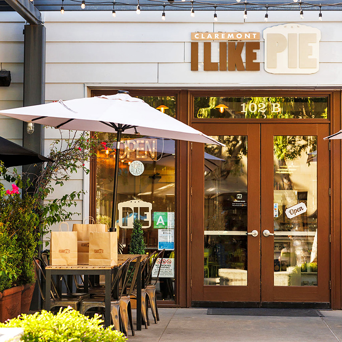 I Like Pie Bakeshop: Spreading joy, one enthusiastic sign at a time. It's impossible not to smile here!