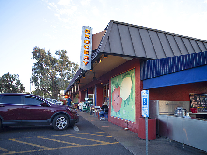 La Grande Orange: Where California cool meets Arizona heat. Pizza so hip, it probably has its own Instagram.