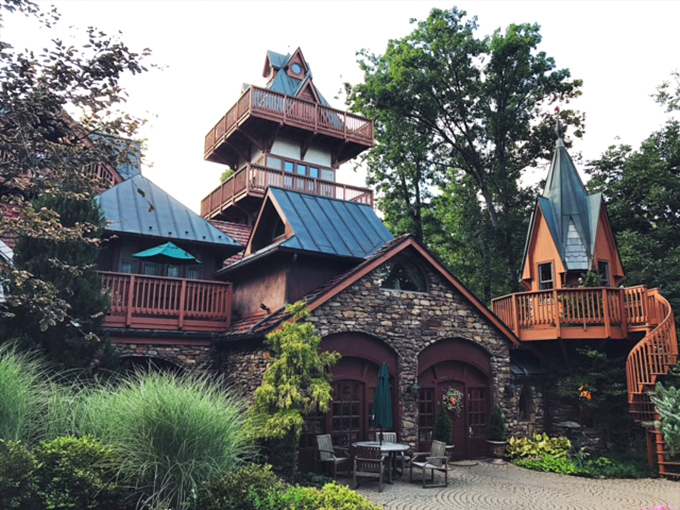 Landoll's Mohican Castle: Where fairy tales meet the Buckeye State. It's like Cinderella's castle decided to retire in Ohio.