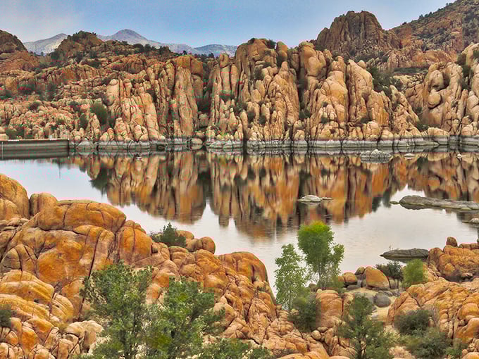 Prescott's Watson Lake: Giant granite boulders meet crystal waters. It's like nature decided to play a game of aquatic Jenga.