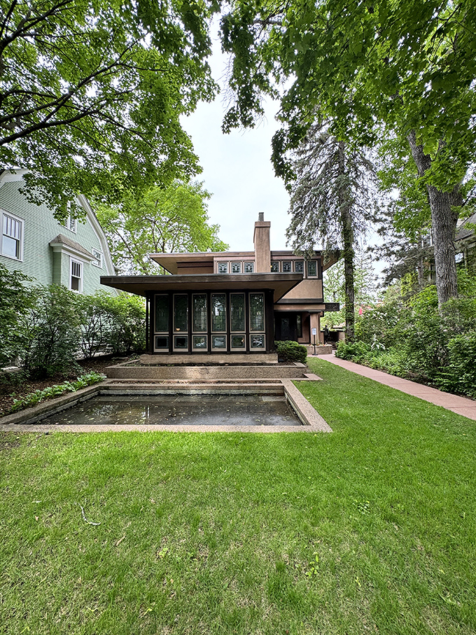 Purcell-Cutts House: Prairie School rebellion in action! This geometric gem is what happens when rectangles throw a really wild party.