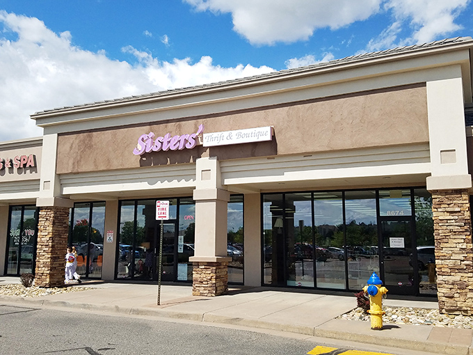 Sisters are doing it for themselves... and for your wallet! This boutique's got more charm than a bracelet factory. Let's accessorize!
