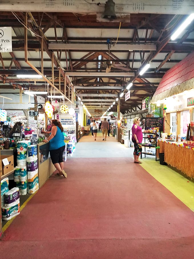 Smiley's Flea Market: Where the early bird gets the worm&hellip; and maybe a vintage birdcage to go with it!