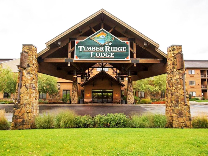 Timber Ridge Lodge: Paul Bunyan meets Poseidon in this log cabin water wonderland. Prepare for a splashing good time, flannel not included.
