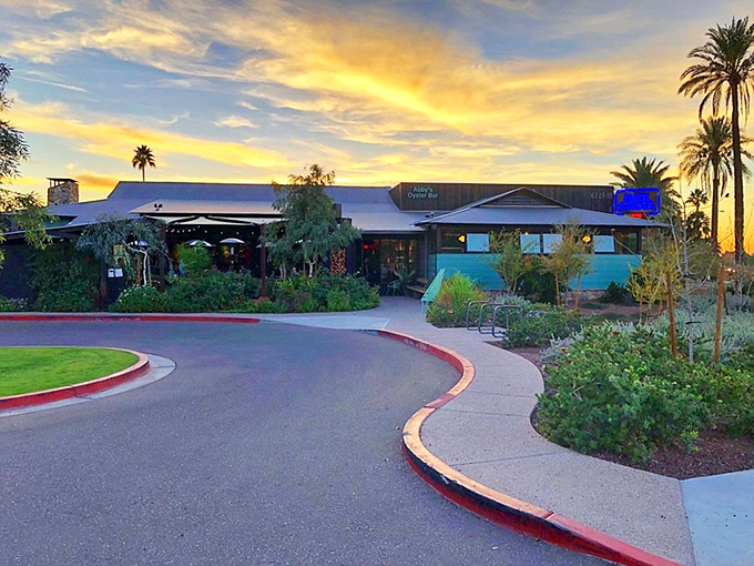 Surf meets turf, and they both decided to dress up for the occasion. Buck & Rider is where you go when you want to impress your date and your taste buds simultaneously.