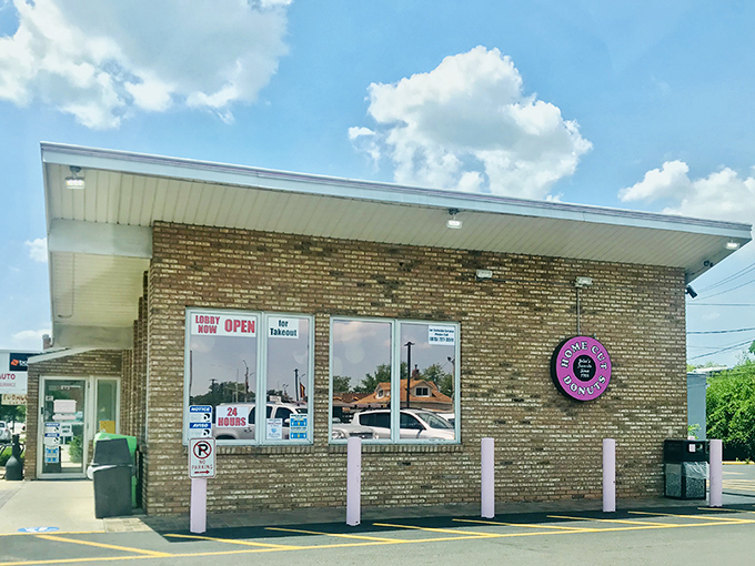 Simple, unpretentious, and utterly irresistible. Home Cut Donuts is the unsung hero of your breakfast dreams – no cape required, just an appetite.