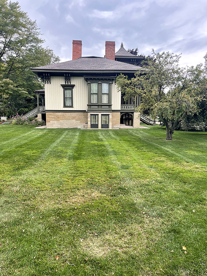 Tropical vibes in the heart of Michigan? The Honolulu House is the staycation you never knew you needed.