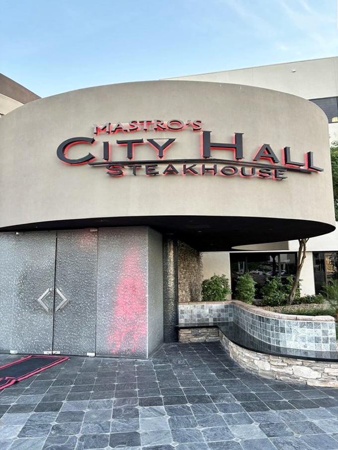 Curve appeal meets meat appeal at Mastro's. This steakhouse is serving up slices of beef so prime, they deserve their own red carpet.