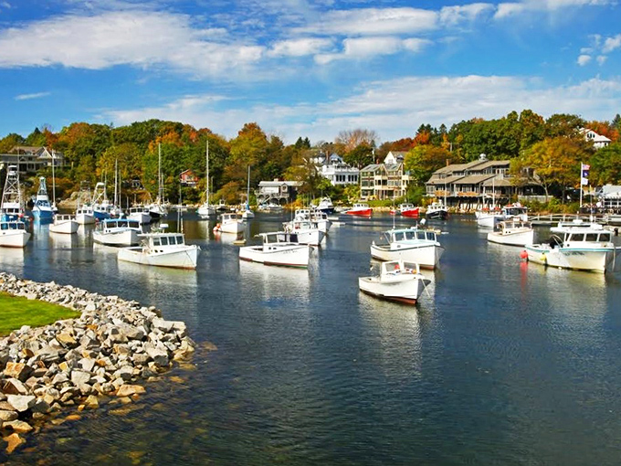 Marginal Way, maximum views! Ogunquit's scenic coastal path offers ocean vistas that'll make your Instagram followers green with envy.