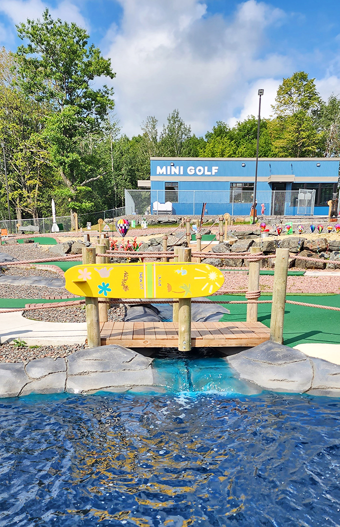 Water, water everywhere! Rogue Eagle's fountain-filled course provides a soothing soundtrack for your putting adventures.