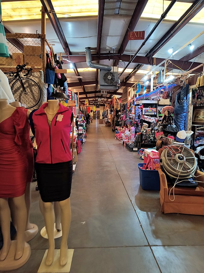 Simpsonville's best-kept secret! This unassuming market is a treasure trove of trinkets, where patience pays off in unexpected finds.