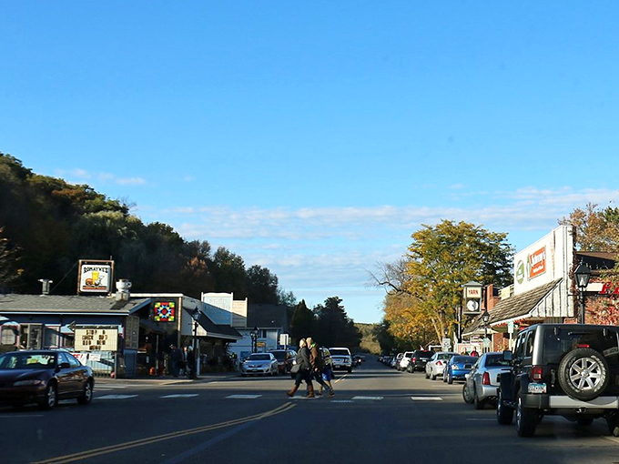 Small town, big views! Taylors Falls serves up a slice of the St. Croix with a side of quaint that'll make your heart (and Instagram) sing.