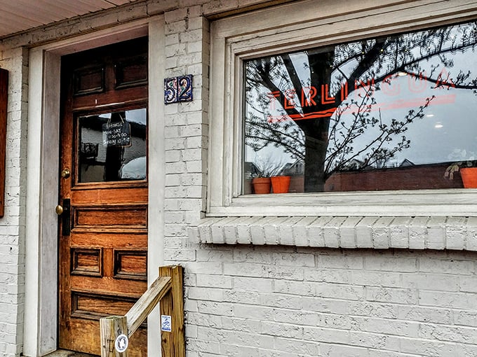 Charming from the outside, mind-blowing on the inside. It's the BBQ equivalent of a plot twist in a foodie movie.