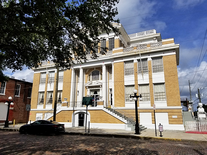 History with a haunted twist! This landmark is like a telenovela set – drama, passion, and a few unexpected ghostly guest stars.