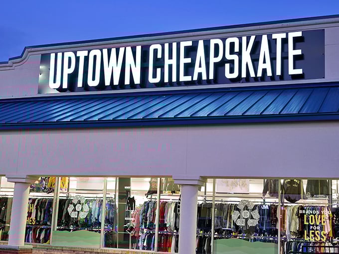 Night owls, rejoice! This after-dark deal den is where fashion dreams come true without breaking the bank. Lexington's best-kept secret? Not anymore!