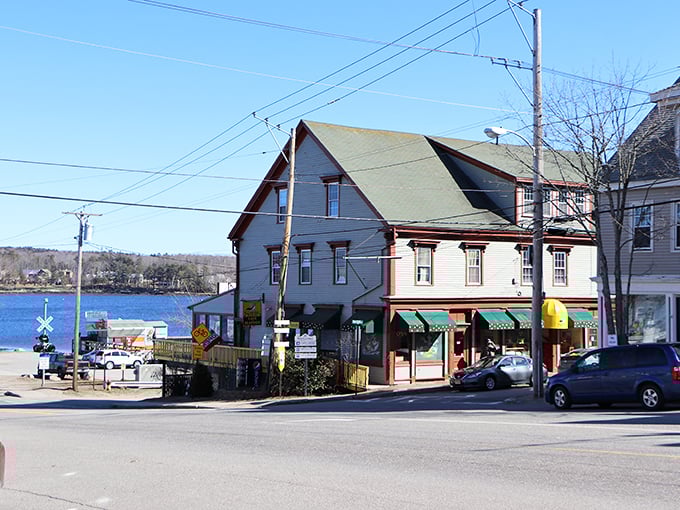 From quaint shops to peaceful waterfronts, Wiscasset makes slowing down feel like an art form.