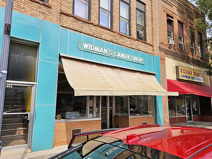 Home of the famous 'Chippers' &ndash; where potato chips and chocolate collide in a taste explosion. Crookston's sweetest claim to fame!