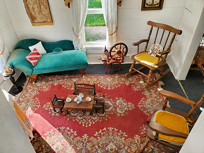 Cozy corner alert! This vintage lounge is giving me serious "Downton Abbey meets Little House on the Prairie" vibes.