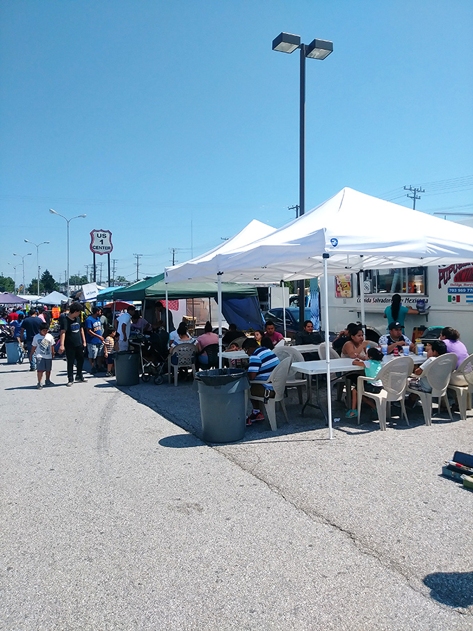 Al fresco feast for the senses! This outdoor seating area is where shoppers refuel and swap tales of their greatest bargain conquests.