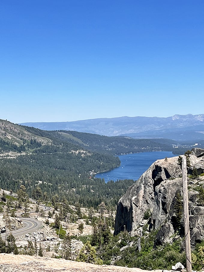 Talk about a room with a view! This panorama is Mother Nature showing off her best side.