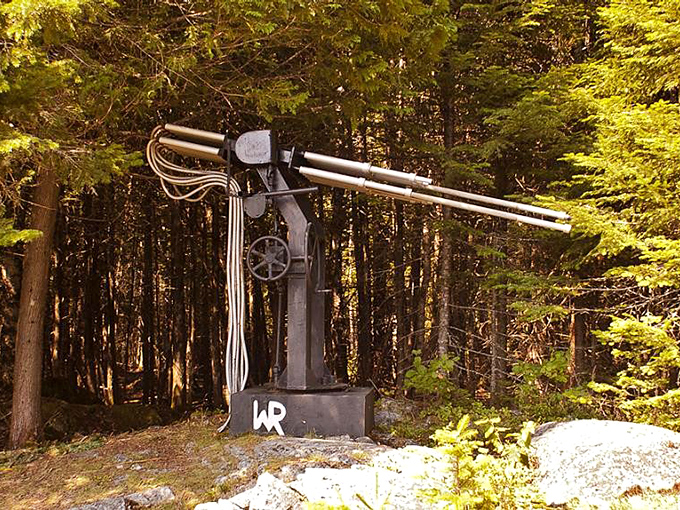 Cloud-busting business! This metal marvel looks like it could either summon rain or pick up alien radio signals. Maybe both?