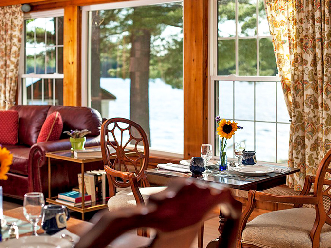 Dining with a side of lake views? Yes, please! This room is serving up scenery almost as delicious as the food.