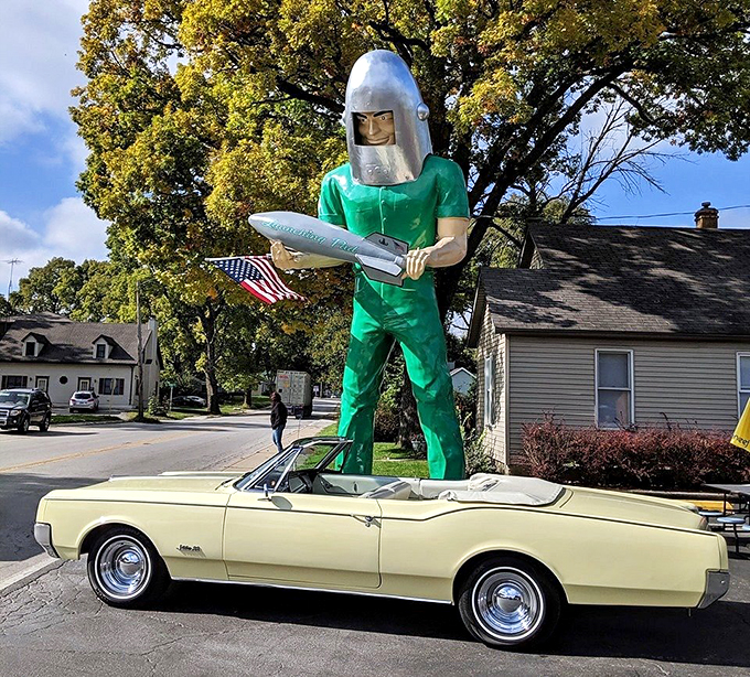 Classic car meets cosmic colossus &ndash; it's like "American Graffiti" got a reboot from Stanley Kubrick. Now that's what I call a space race!