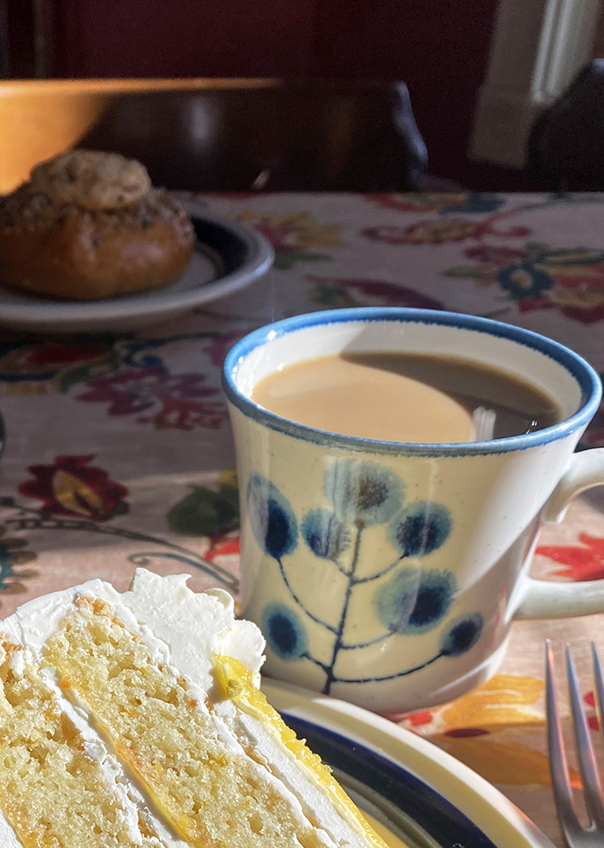 Coffee and cake: a match made in heaven. This mug's floral design is almost as pretty as the pastry – almost.
